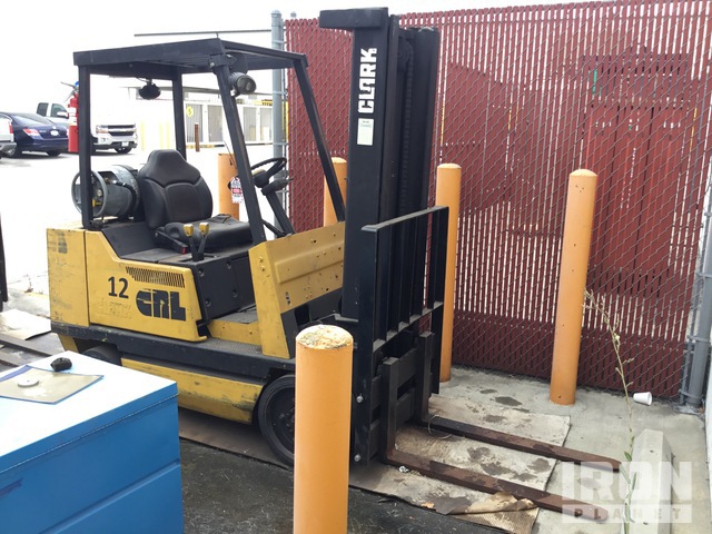 1990 Clark GCX25 5000 lb Cushion Tire Forklift in Los Angeles ...
