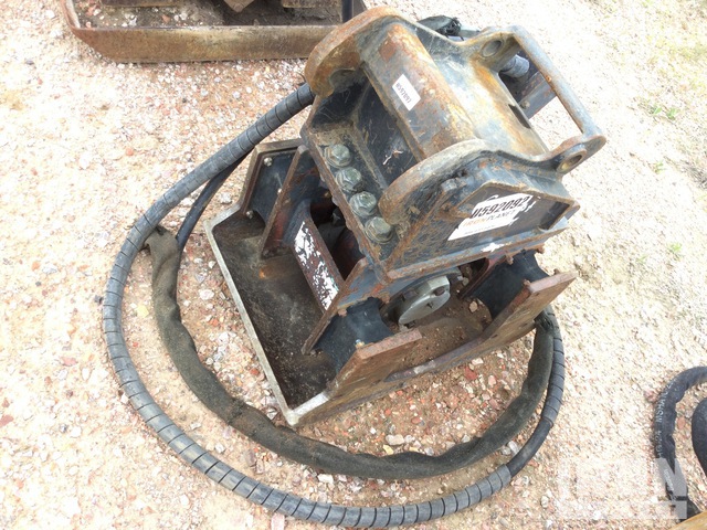 2014 Bobcat PCF34 18 in Plate Compactor Attachment - Fits Mini ...