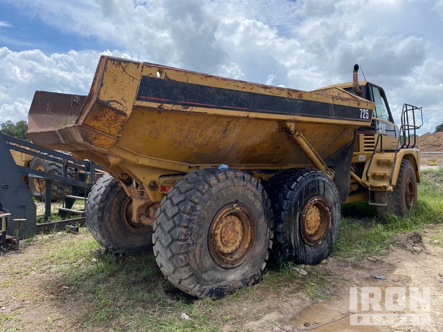2001 Cat 725 Articulated Dump Truck in Houston, Texas, United States ...