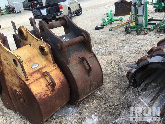 Central Fabricators 24 in Excavator Bucket - Fits Komatsu PC200 in ...