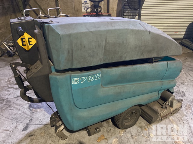 Tennent 5700 Walk-Behind Electric Floor Scrubber ( in Tampa, Florida ...