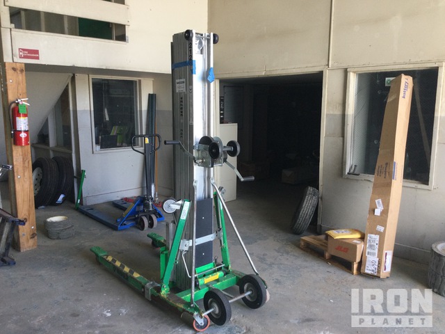 2011 Sumner 2124 Material Hoist in St. Charles, Missouri, United States ...