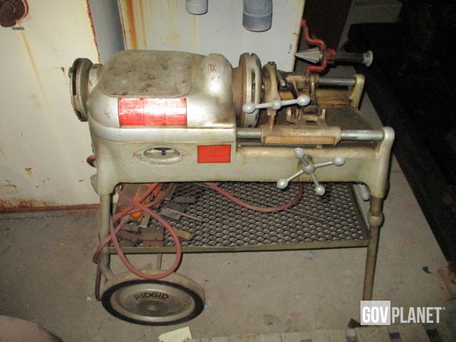 used Ridgid 801 Pipe threader with some thread cutter bits in ...