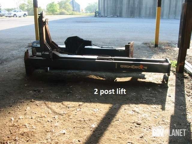 Lot of (1) Forward 9000 Two Post Lift in Beloit, Ohio, United States ...