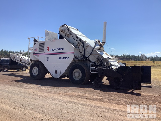 1998 Roadtec SB-2500 Swivel Asphalt Transfer Machine in Burney ...