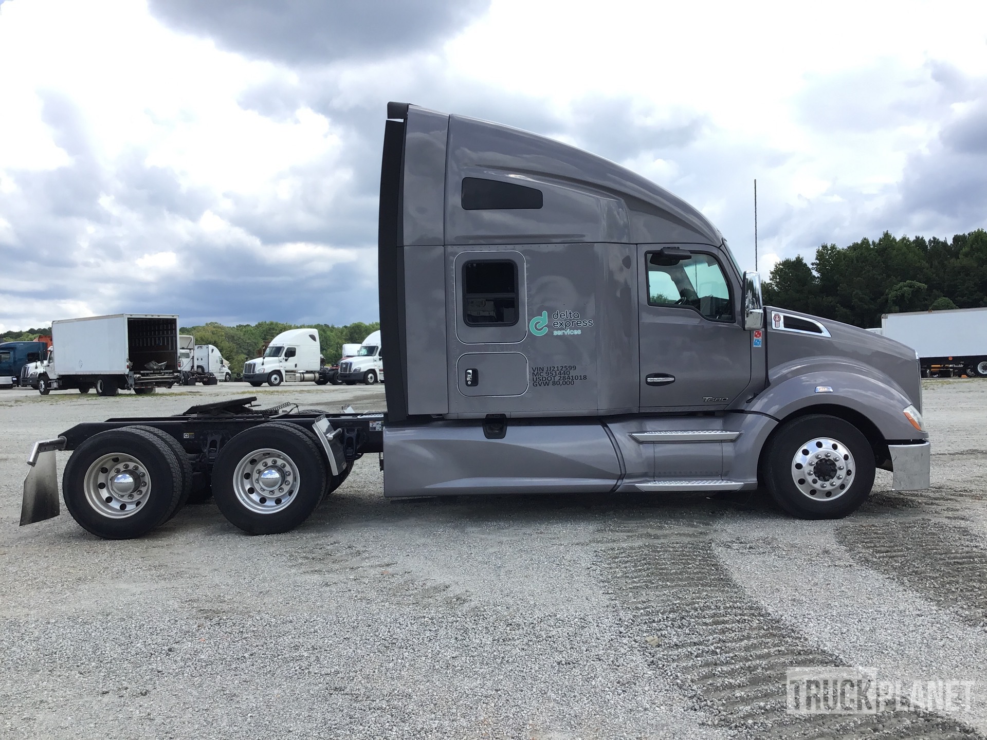 Kenworth T680 Studio Sleeper