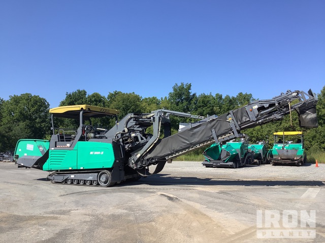 2013 Vogele 0761/MT3000-2i Tracked Asphalt Transfer Machine in Antioch ...