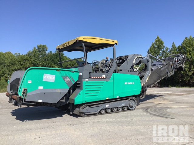 2013 Vogele 0761/MT3000-2i Tracked Asphalt Transfer Machine in Antioch ...