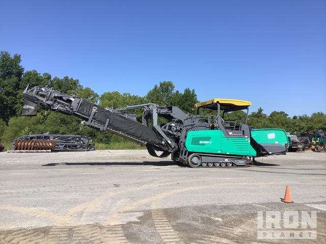 2013 Vogele 0761/MT3000-2i Tracked Asphalt Transfer Machine in Antioch ...