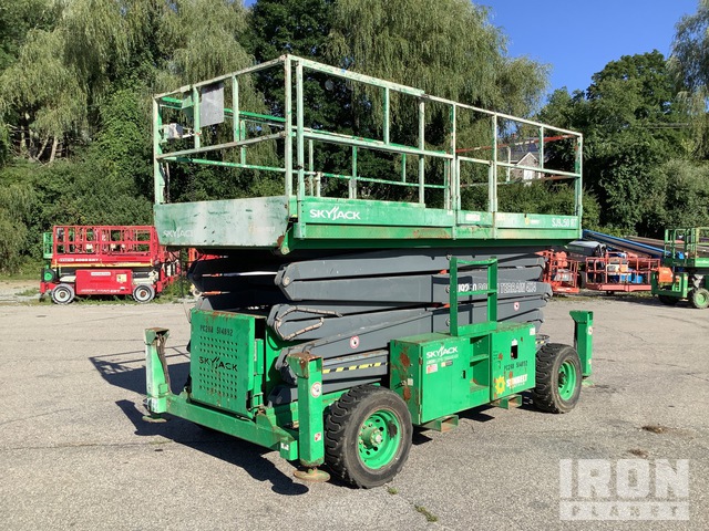 2013 Skyjack SJ9250 RT 4x4 Scissor Lift in North Franklin, Connecticut ...