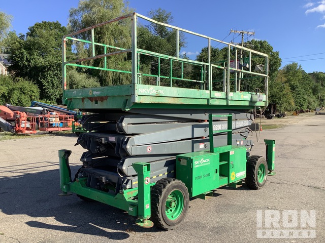 2013 Skyjack SJ9250 RT 4x4 Scissor Lift in North Franklin, Connecticut ...