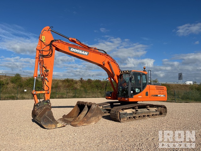 2017 Doosan DX225LC-3 Tracked Excavator, Hydraulic Excavator