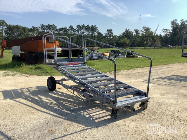 Surplus Farm-Rite Implement B1 Maintenance Platform in Lake Butler ...