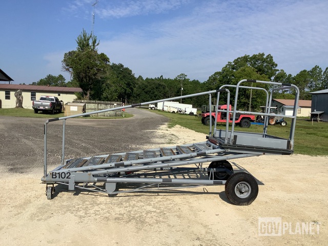 Surplus Farm-Rite Implement B1 Maintenance Platform in Lake Butler ...