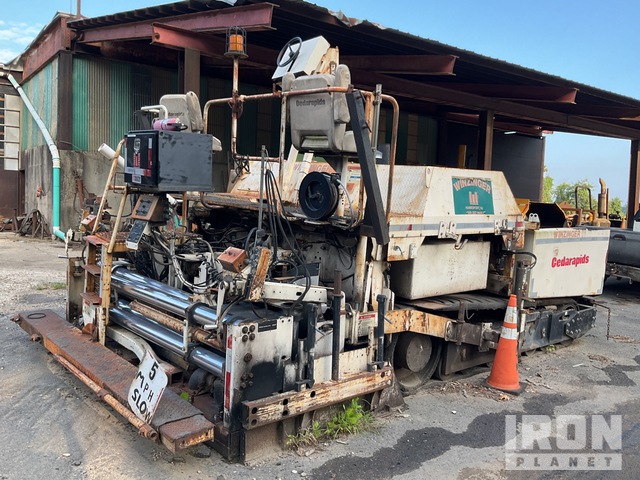 2002 Cedarapids CR-461R Track Asphalt Paver in Hainesport, New Jersey ...