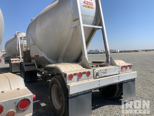 1997 J&L Tank 570 cft Pup Pneumatic Bulk Trailer in Tipton, California ...