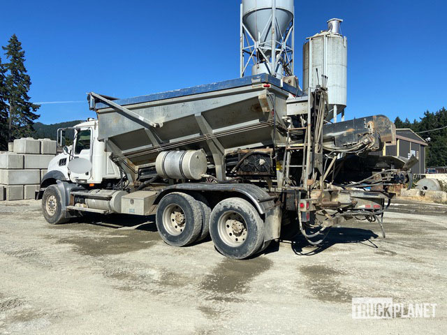 Bay-Lynx MC-15 on 2008 Mack GU813 6x4 Stone Spreader Truck in Port ...
