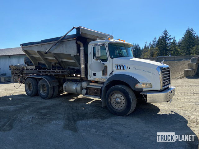 Bay-Lynx MC-15 on 2008 Mack GU813 6x4 Stone Spreader Truck in Port ...