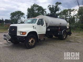 Etnyre Black-Topper Series 2000 2000 gal on 1996 Ford F800 4x2 Asphalt ...