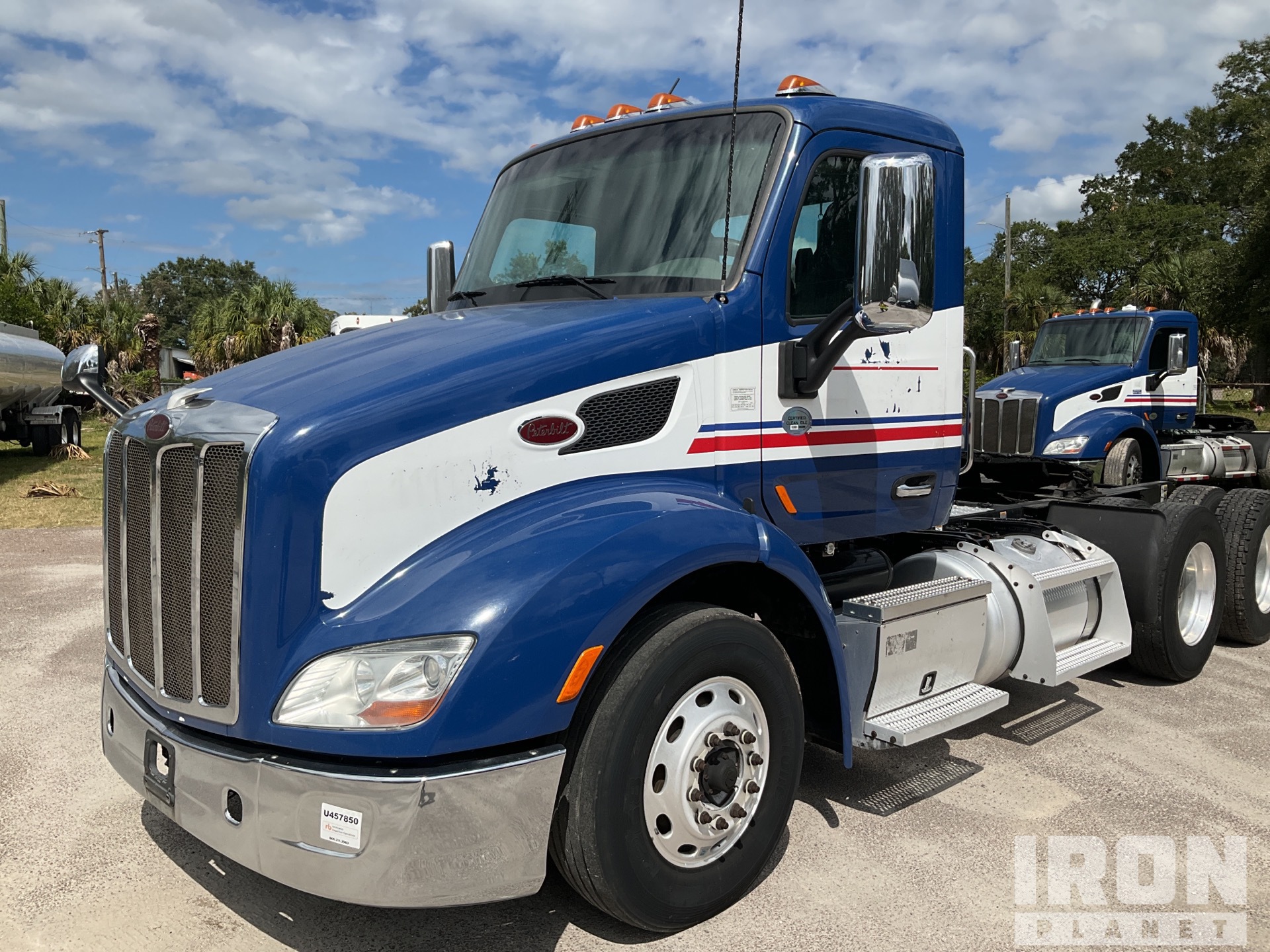 Peterbilt 579 Daycab