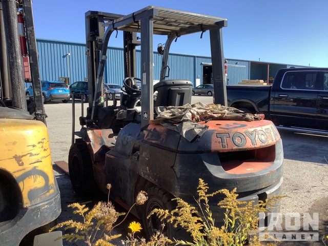 2004 Toyota 7FDU35-FS 8000 lb Diesel Pneumatic Tire Forklift ...
