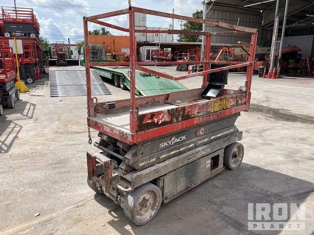 2015 Skyjack SJIII-3220 Electric Scissor Lift in Miami, Florida, United ...
