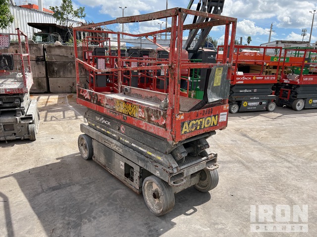 2015 Skyjack SJIII-3220 Electric Scissor Lift in Miami, Florida, United ...