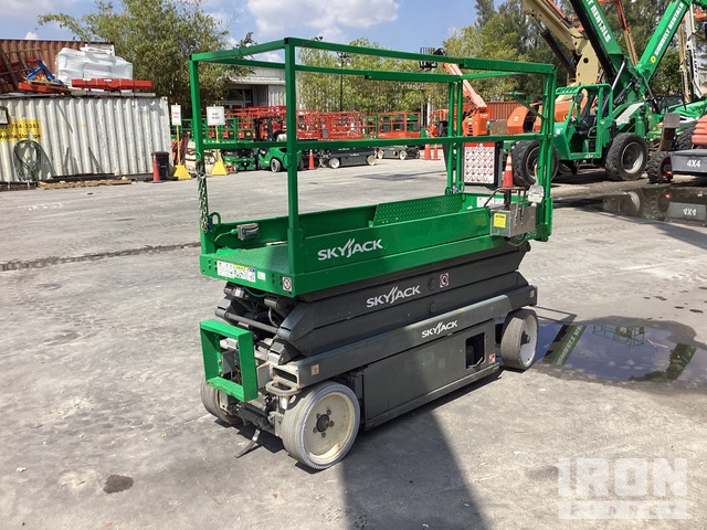2015 Skyjack SJIII-3220 Electric Scissor Lift in Miami, Florida, United ...