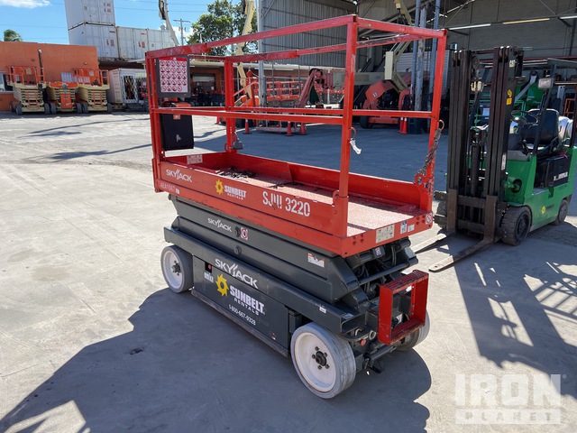 2014 Skyjack SJIII-3220 Electric Scissor Lift in Miami, Florida, United ...