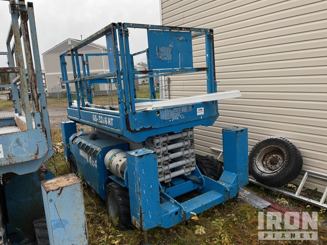 2006 Genie GS-3268 Dual Fuel 4x4 Scissor Lift in Thompson, Manitoba ...