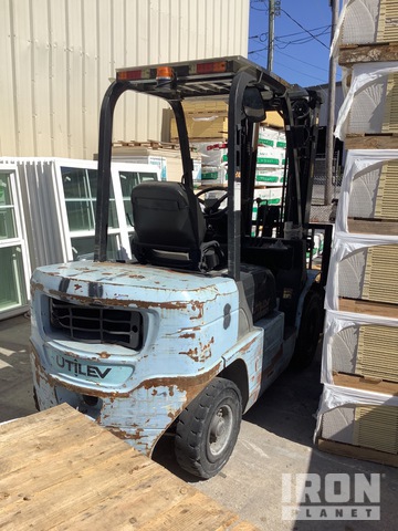 2014 Utilev UT25P 3900 lb Diesel Pneumatic Tire Forklift in Knoxville ...