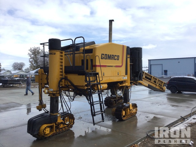 2001 Gomaco Commander 3 Curb and Gutter Machine in Twin Falls, Idaho ...