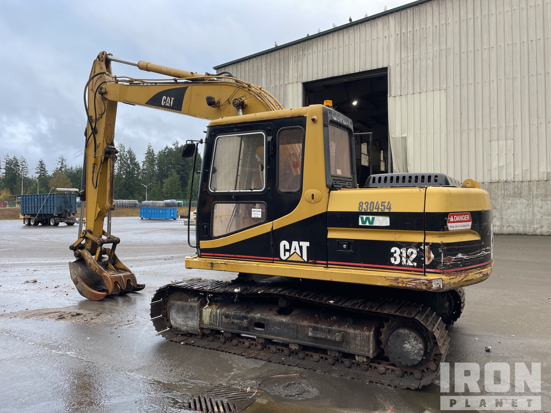 Guy parks car behind excavator on job site > General Discussion > AR15.COM