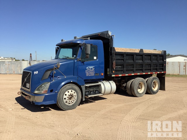 2006 Volvo VNL 6x4 T/A Dump Truck in Odessa, Texas, United States ...