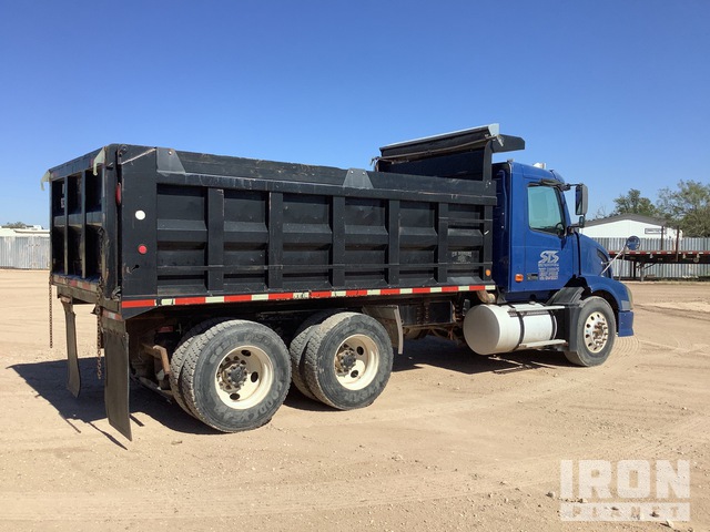 2006 Volvo VNL 6x4 T/A Dump Truck in Odessa, Texas, United States ...