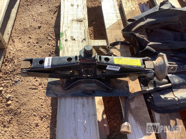 Surplus (2) Scissor Hand Jacks in Red Rock, Arizona, United States ...