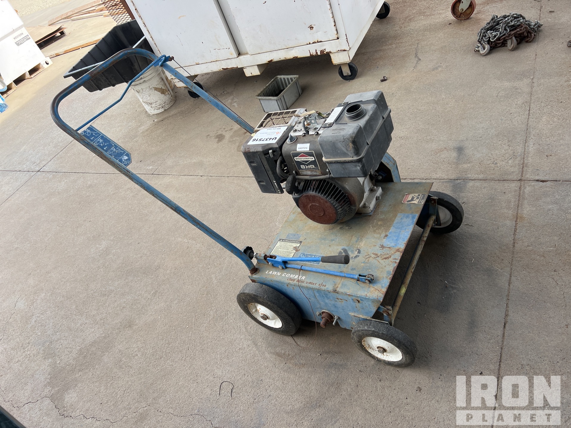 BlueBird Lawn Comber Power Rake, Lake Elsinore, California, Estados ...