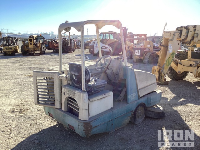 Tennant 6650 Ride-On Floor Sweeper in Lake Worth, Texas, United States ...