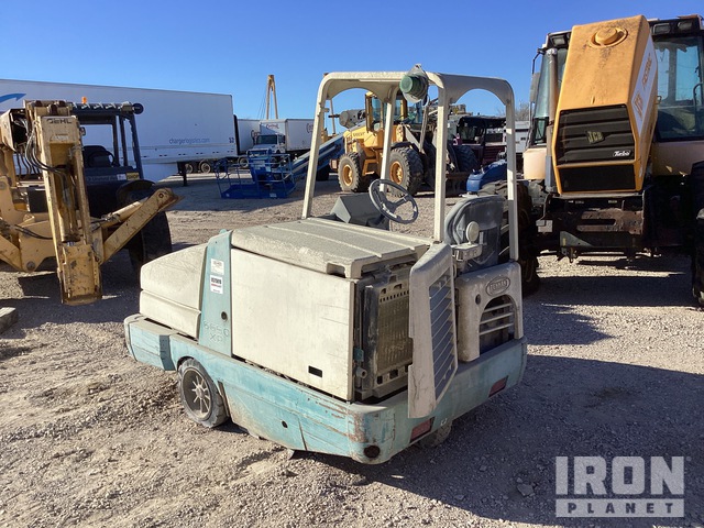 Tennant 6650 Ride-On Floor Sweeper in Lake Worth, Texas, United States ...