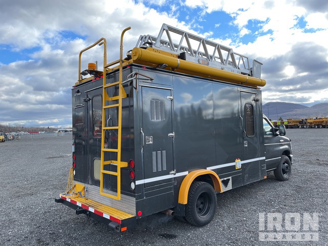 2010 Robert Hydraulique RH41 30 ft on 2010 Ford E-450 Super Duty 4x2 ...