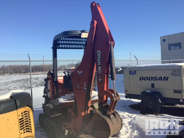 2007 Ditch Witch XT1600 Tracked Backhoe Loader in Maple Lake, Minnesota ...