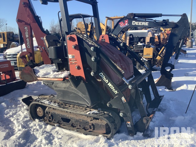 2007 Ditch Witch XT1600 Tracked Backhoe Loader in Maple Lake, Minnesota ...