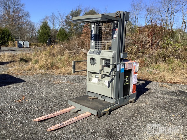 Raymond 152-OPC30TT Electric Forklift