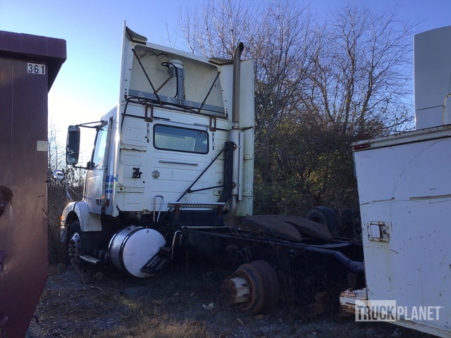 2002 Volvo VNM 4x2 S/A Day Cab Truck Tractor in Dublin, Virginia ...