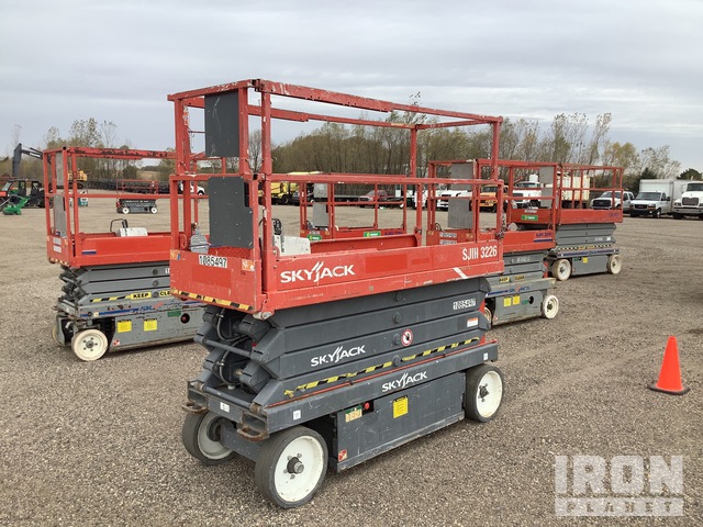 2013 Skyjack SJ3226 Scissor Lift in Medford, Minnesota, United States ...