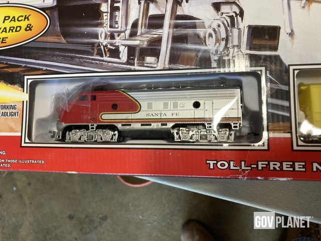 Life-Like Trains Santa Fe Electric Train Set 8660 Unopened BOX HO Scale ...
