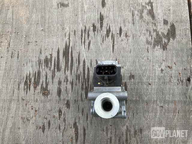 Surplus (24) Bendix 5011280 ABS Modulator Valves in Doyle, California ...