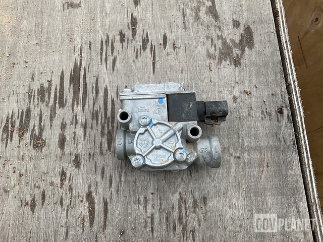 Surplus (24) Bendix 5011280 ABS Modulator Valves in Doyle, California ...