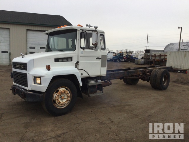 1988 Mack CS200P 4x2 Cab and Chassis