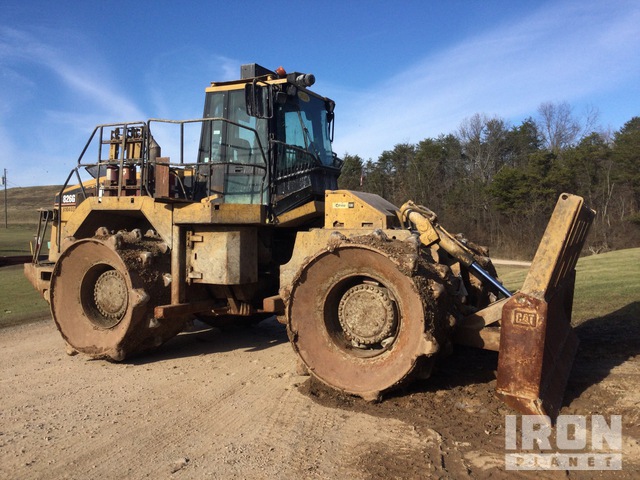 2001 Cat 826G Landfill Compactor in Bidwell, Ohio, United States ...